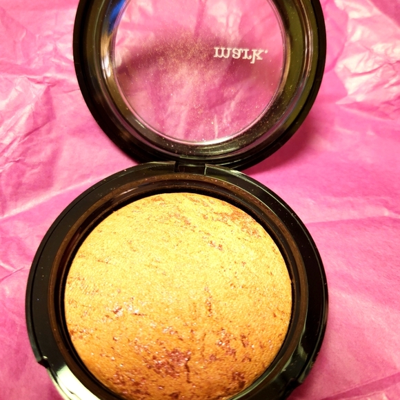 Avon | Makeup | Avon Illuminating Face Powder | Poshmark